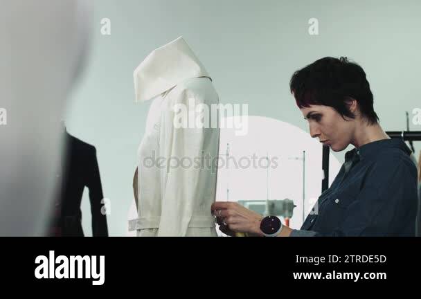 Measuring lint Stock Videos & Footage - HD and 4K Video Clips - Alamy