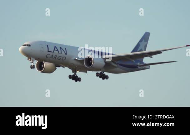 Lan cargo Stock Videos & Footage - HD and 4K Video Clips - Alamy