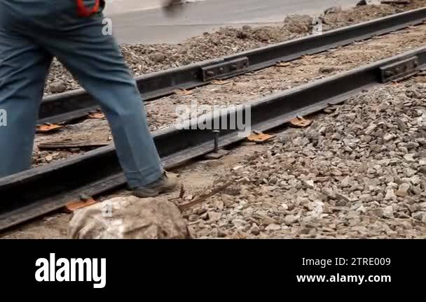 Rail track workers Stock Videos & Footage - HD and 4K Video Clips - Alamy