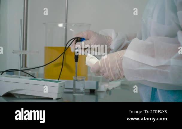 Worker connect Stock Videos & Footage - HD and 4K Video Clips - Alamy