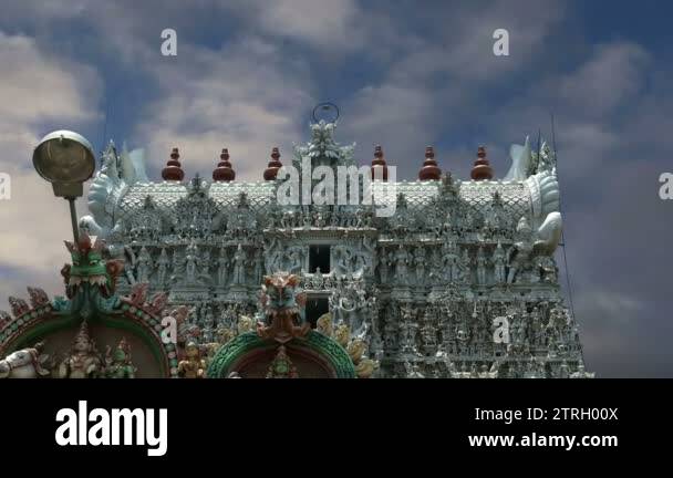 Suchindram temple dedicated to the gods Shiva, Vishnu and Brahma ...