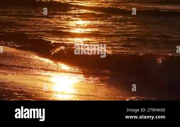 13 waves Stock Videos & Footage - HD and 4K Video Clips - Alamy