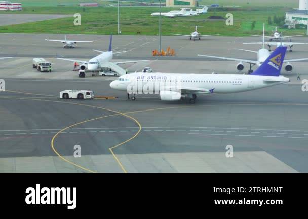 Airbus a320 jet Stock Videos & Footage - HD and 4K Video Clips - Alamy