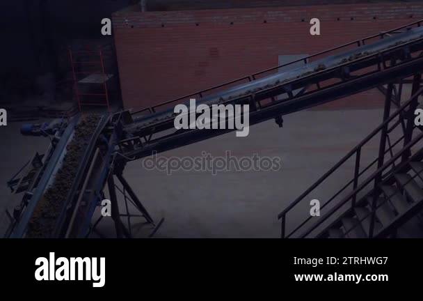 Industrial Belt Conveyor Moving Raw Materials Long Conveyor Belt Transporting Ore To The Power