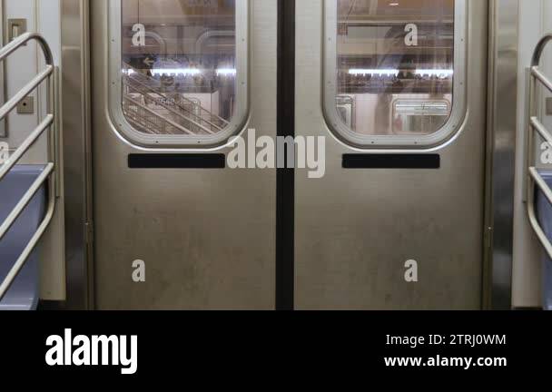 Platform doors subway Stock Videos & Footage - HD and 4K Video Clips ...