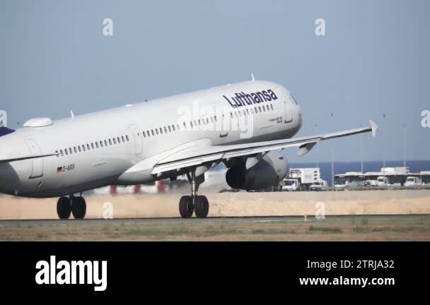 A321 profile Stock Videos & Footage - HD and 4K Video Clips - Alamy
