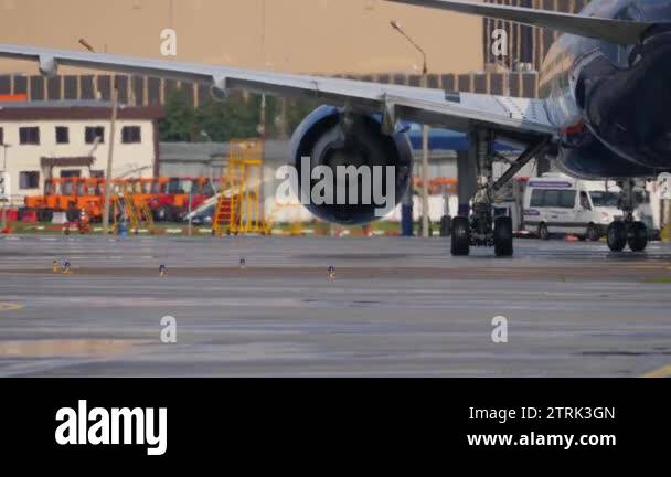 Boeing 777 engine Stock Videos & Footage - HD and 4K Video Clips - Alamy