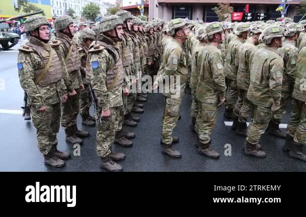 Soldiers in ceremonial uniform Stock Videos & Footage - HD and 4K Video ...