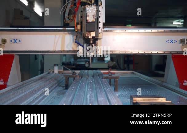 Working process of the milling and drilling machine at the factory ...