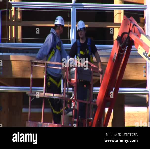 Men in cherry picker Stock Videos & Footage - HD and 4K Video Clips - Alamy