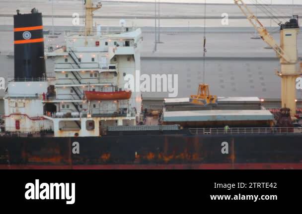 Barge unloading Stock Videos & Footage - HD and 4K Video Clips - Alamy