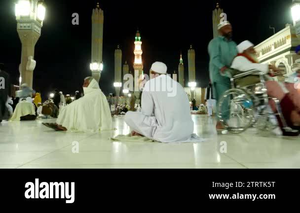 Saudi men mosque Stock Videos & Footage - HD and 4K Video Clips - Alamy