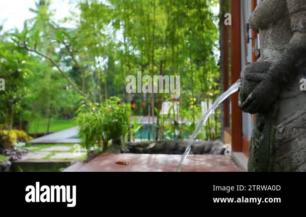 Archaic sculpture Stock Videos & Footage - HD and 4K Video Clips - Alamy