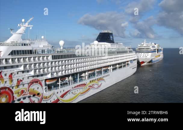 Ncl cruise liners Stock Videos & Footage - HD and 4K Video Clips - Alamy