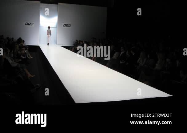 Fashion models stage Stock Videos & Footage - HD and 4K Video Clips - Alamy