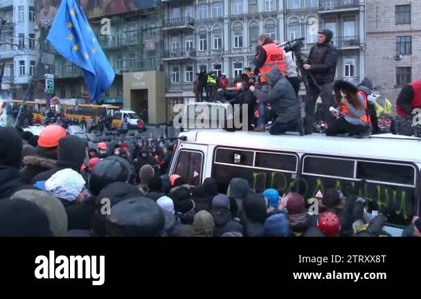 Angry crowd weapons Stock Videos & Footage - HD and 4K Video Clips - Alamy