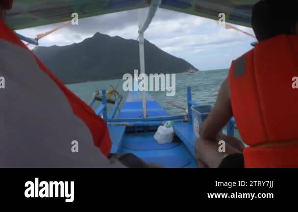 Palawan Tour Boat. A boat tour returning from the Subterranean River ...