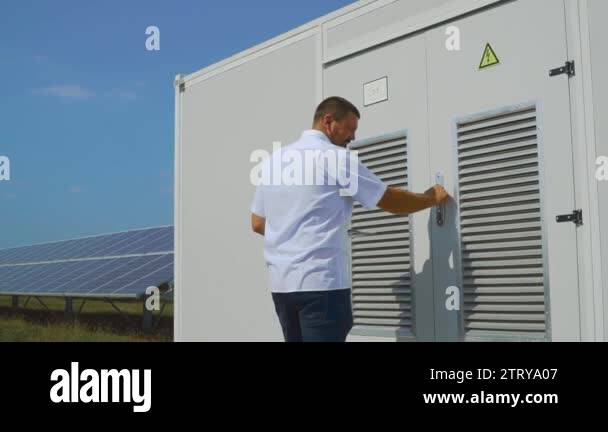 Open power box Stock Videos & Footage - HD and 4K Video Clips - Alamy