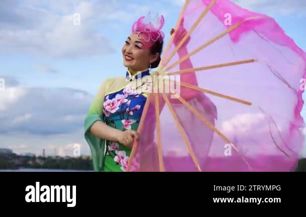 beautiful chinese girl in traditional chinese dress dancing with big ...
