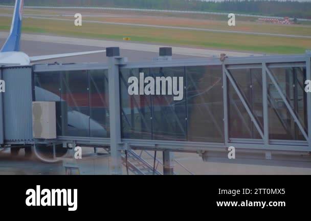 Passenger airbridge Stock Videos & Footage - HD and 4K Video Clips - Alamy