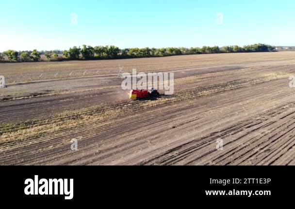 Red potato farm Stock Videos & Footage - HD and 4K Video Clips - Alamy