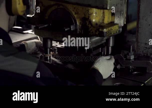 Mechanical process Stock Videos & Footage - HD and 4K Video Clips - Alamy