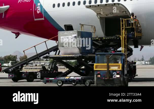 Loading cargo onto plane Stock Videos & Footage - HD and 4K Video Clips ...
