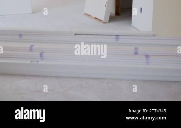 Molding installation Stock Videos & Footage - HD and 4K Video Clips - Alamy