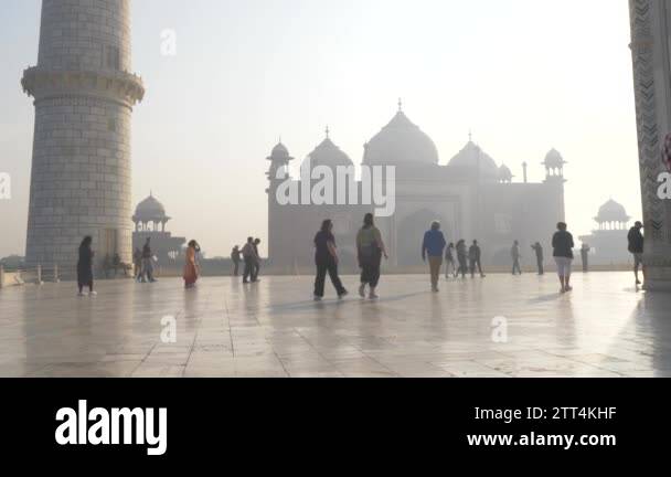 THE TAJ MAHAL AGRA INDIA - NOV 2018 : TOURISTS AND PILGIMAGES MOVING ...