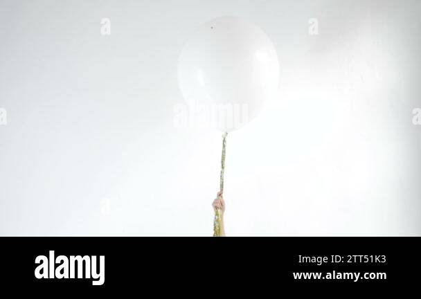 Hand hold blank white balloon mock up isolated. Baloon mockup art ...