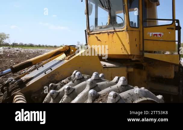 Big bulldozer Stock Videos & Footage - HD and 4K Video Clips - Alamy