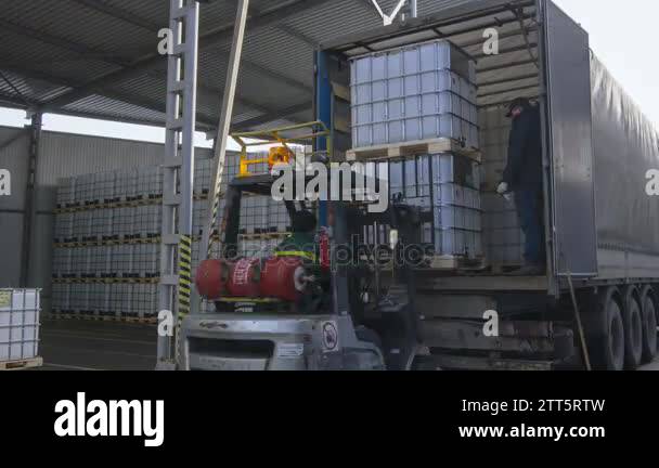 Lorry ramp Stock Videos & Footage - HD and 4K Video Clips - Alamy