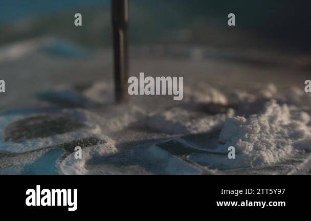 The small milling machine is automatically cut into the glass fiber ...