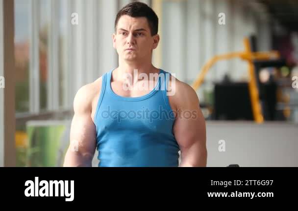 Bodybuilding in the gym - muscular man training his biceps, close up ...