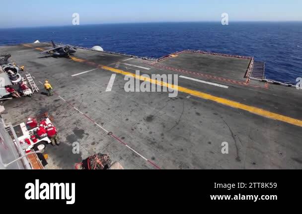 Launch flight deck Stock Videos & Footage - HD and 4K Video Clips - Alamy
