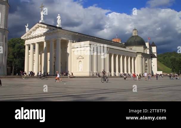 Statue of stanislaus Stock Videos & Footage - HD and 4K Video Clips - Alamy