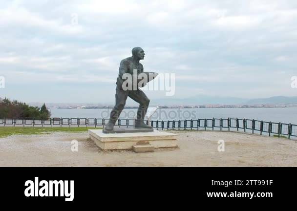Monument of famous Turkish Corporal, Seyit Cabuk (Seyit Onbasi ...