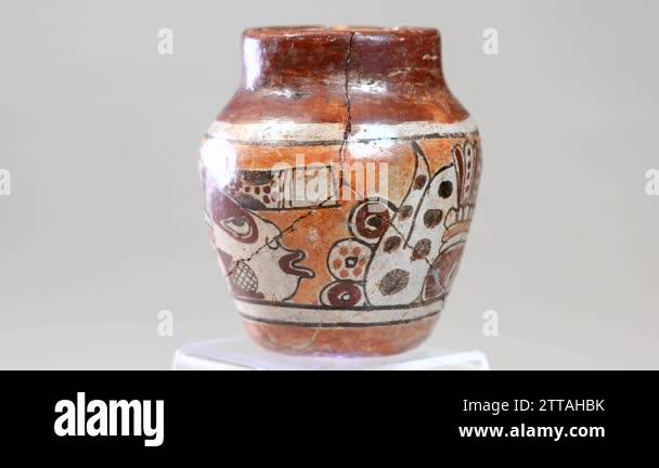 Indigenous vase Stock Videos & Footage - HD and 4K Video Clips - Alamy