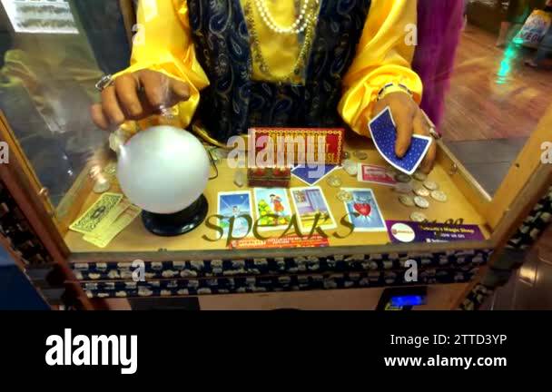 Fortune teller machine big Stock Videos & Footage - HD and 4K Video ...