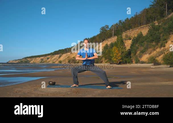 Sumo wrestler pose Stock Videos & Footage - HD and 4K Video Clips - Alamy