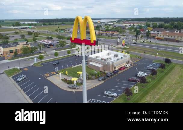 Mcdonalds arch Stock Videos & Footage - HD and 4K Video Clips - Alamy