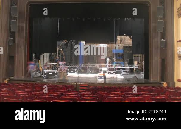 Stagehands theater Stock Videos & Footage - HD and 4K Video Clips - Alamy
