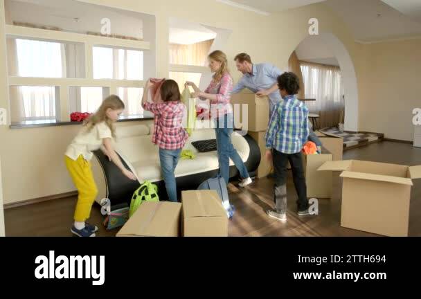 Family unpacking boxes Stock Videos & Footage - HD and 4K Video Clips ...