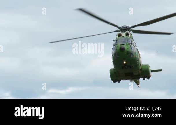 Maneuver flight Stock Videos & Footage - HD and 4K Video Clips - Alamy