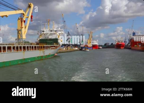 Machinery load unload cargo vessels Stock Videos & Footage - HD and 4K ...
