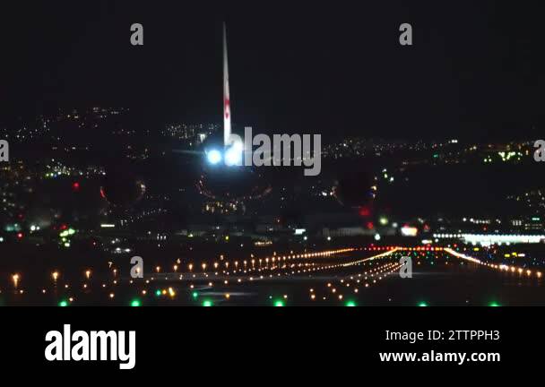 Boeing 787 landing scene in the night Stock Video Footage - Alamy