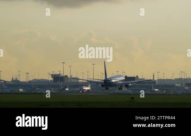 Schiphol airport fly Stock Videos & Footage - HD and 4K Video Clips - Alamy