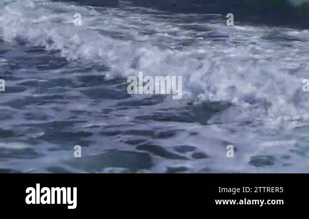 Running wave Stock Videos & Footage - HD and 4K Video Clips - Alamy