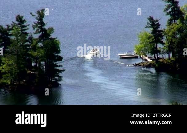 Lakes and ponds Stock Videos & Footage - HD and 4K Video Clips - Alamy