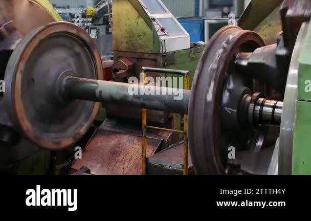 Processing Axles of Rail Vehicles on a Large Lathe / Large lathe ...